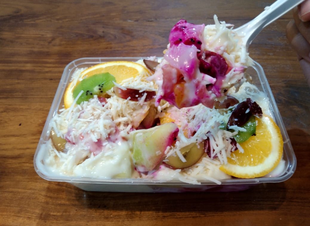 Salad Moi, Rajanya Salad Buah di Jogja - pesenmakan.id